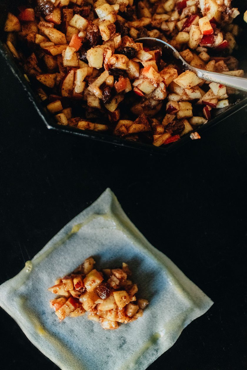 Apple Turon – Filipino Apple Lumpia Rezept | iHeartAlice.com