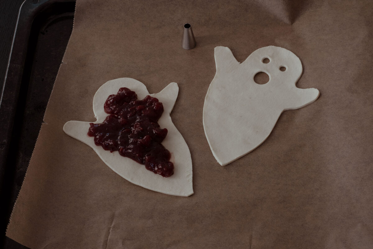Sour Cherry Ghost Puff Pastry – Halloween Rezept
