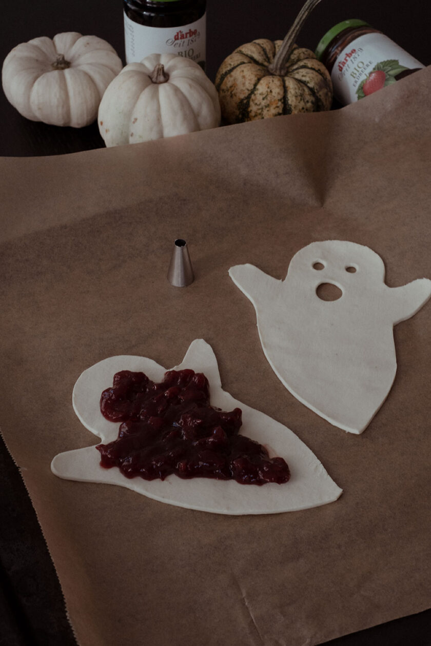 Sour Cherry Ghost Puff Pastry – Halloween Rezept
