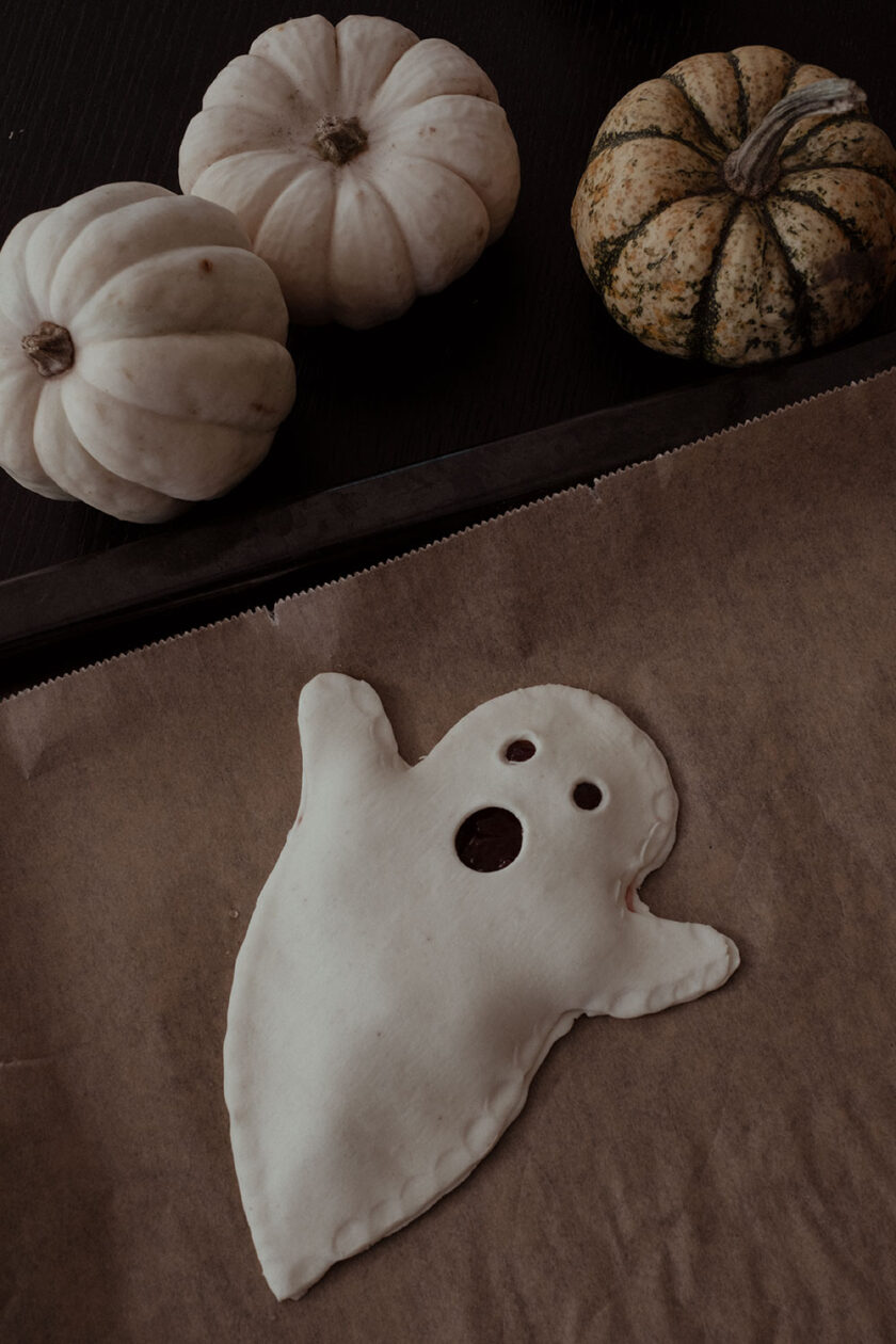 Sour Cherry Ghost Puff Pastry – Halloween Rezept