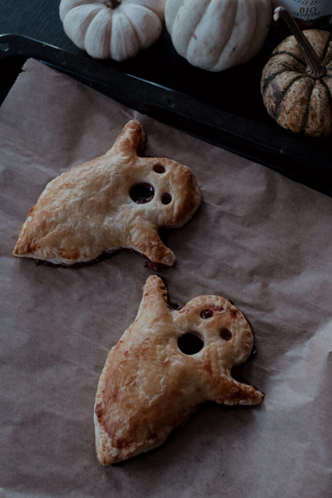 Sour Cherry Ghost Puff Pastry – Halloween Rezept