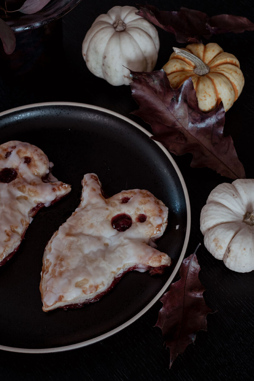 Sour Cherry Ghost Puff Pastry – Halloween Rezept